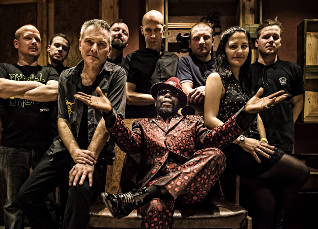 The Chancers vypouští klip k dvacetinám. Vrátí se i frontman Simon