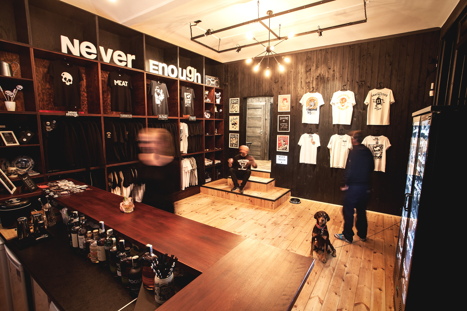 Never Enough Black Box Store: panáky i nákupy v jednom - neverdie.cz