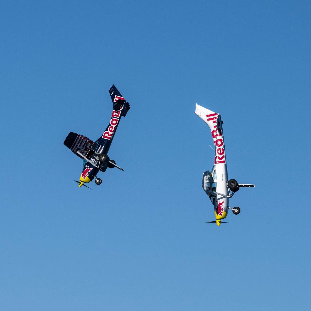 Dva piloti, dvě letadla, žádné padáky a výměna letadel ve 4000 metrech ...